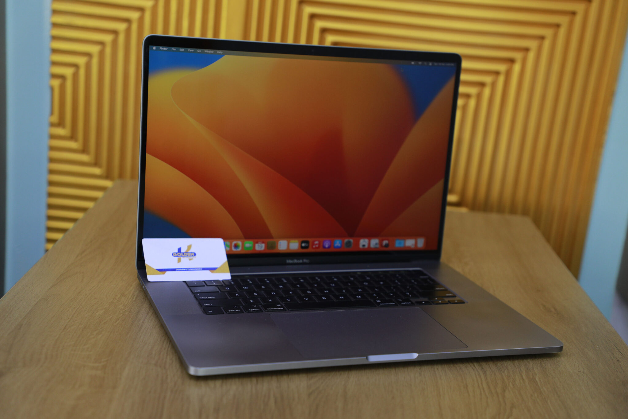 MacBook Pro M2 - Golden K Technology